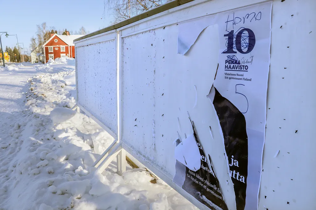 Pekka Haaviston vaalimainos joutui ilkivallan kohteeksi Karviassa | Ylä ...